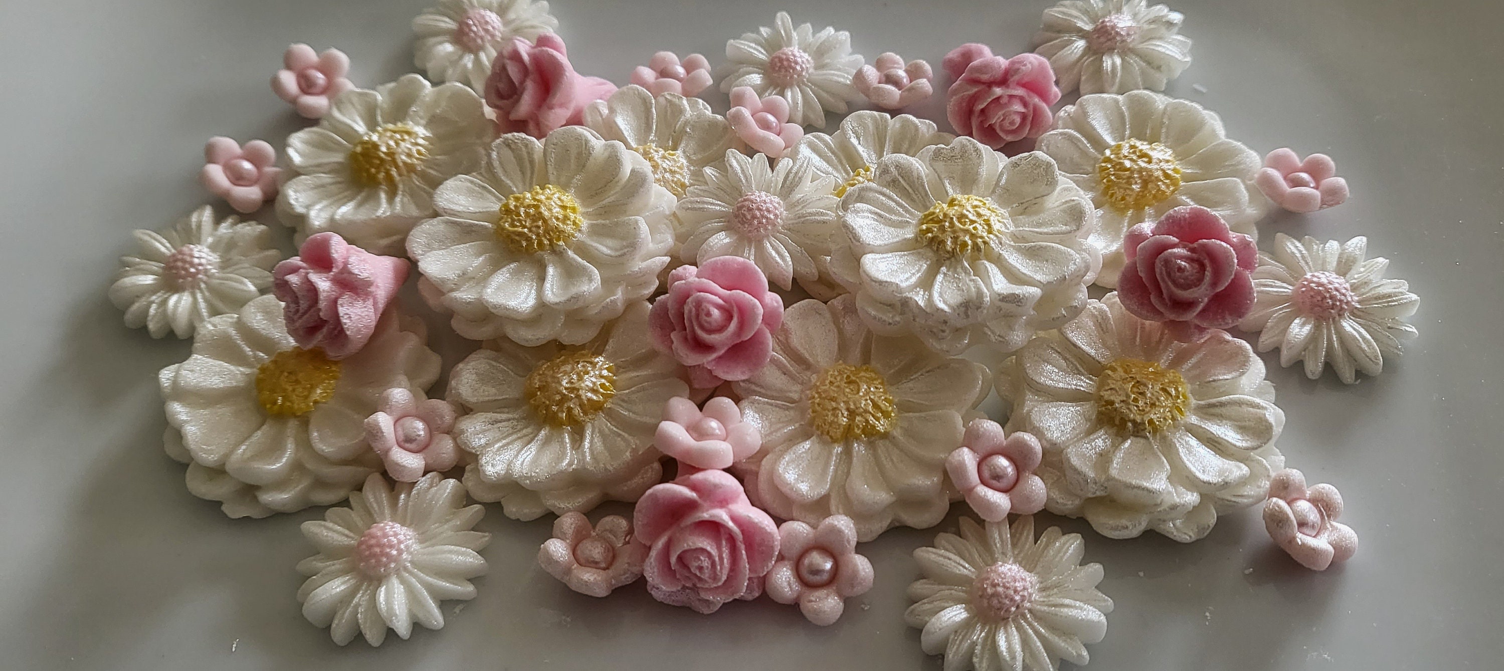 35 X Edible Fondant Flowers the Spring Collection White Pink and Yellow ...