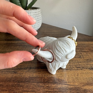 3D Printed Highland Cow Ring Holder: Farmhouse Jewelry Organizer - Etsy