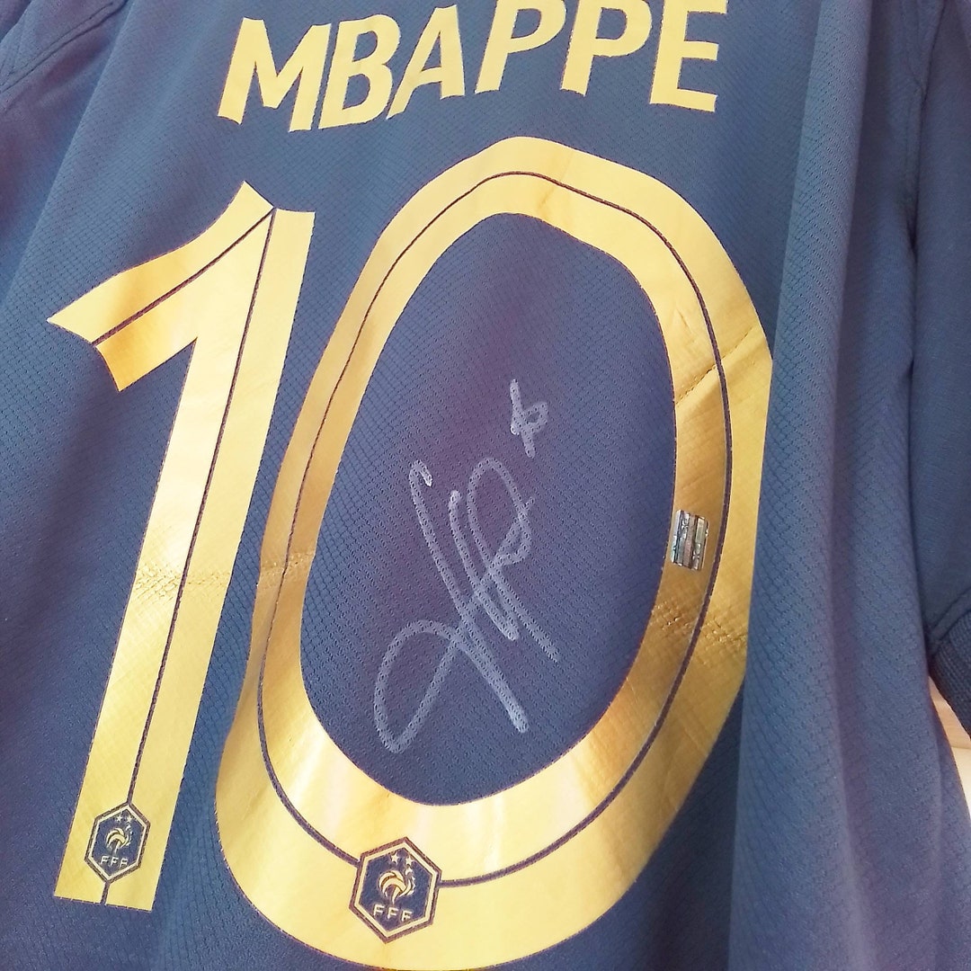 Kylian Mbappe Personally Signed the Jersey of the French National ...