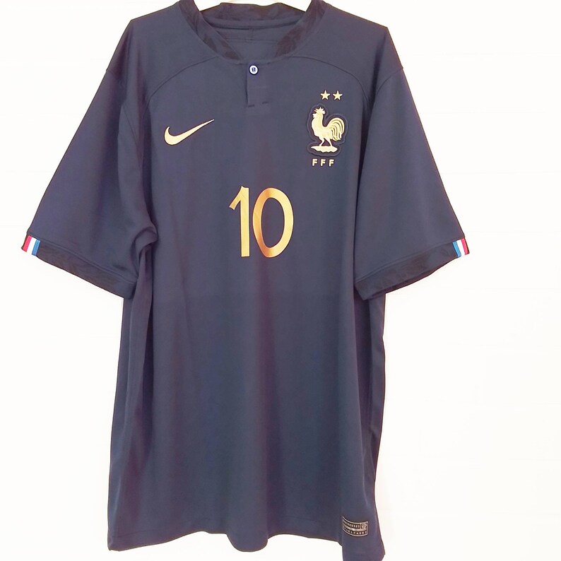 Kylian Mbappe Personally Signed the Jersey of the French National ...