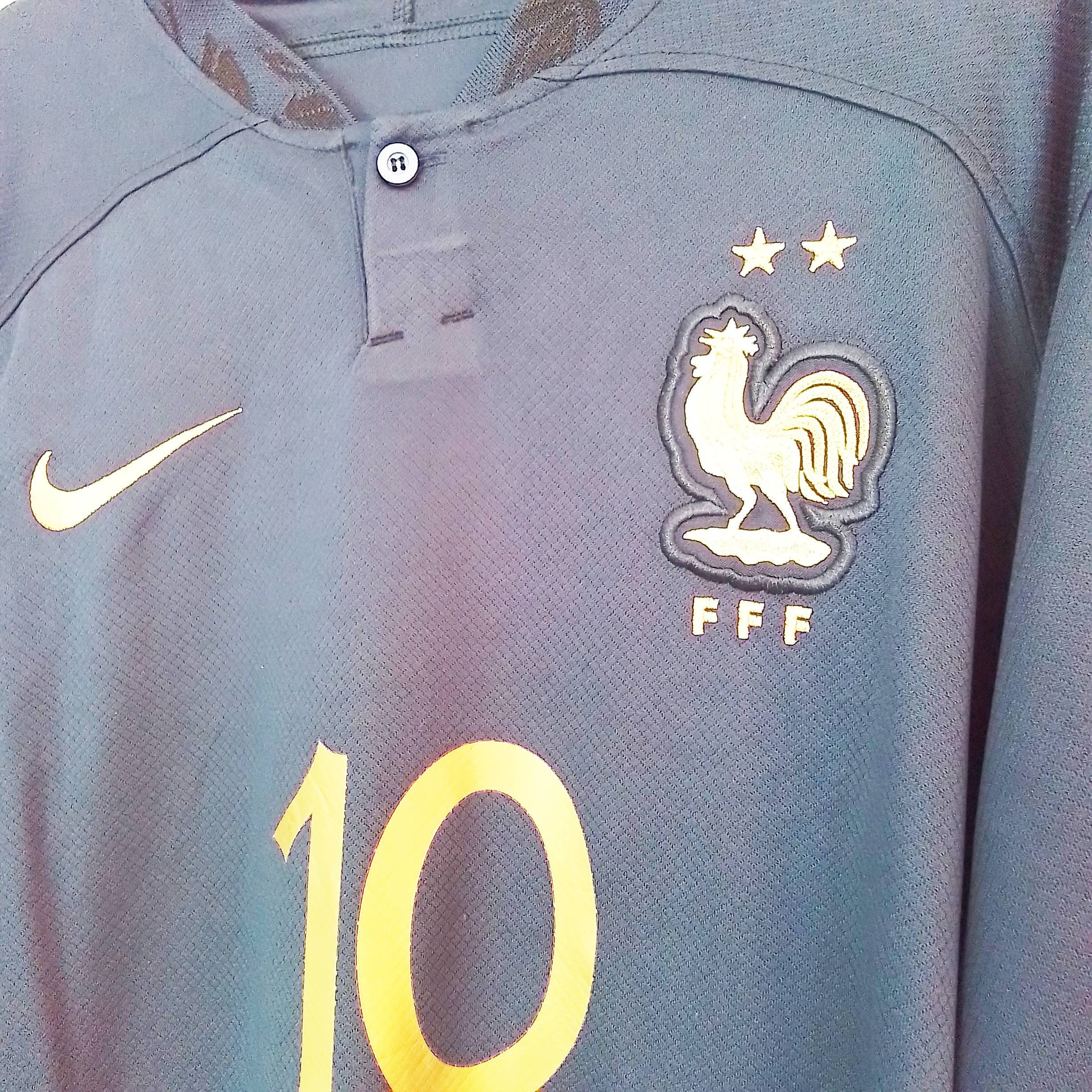 Kylian Mbappe Personally Signed the Jersey of the French National ...