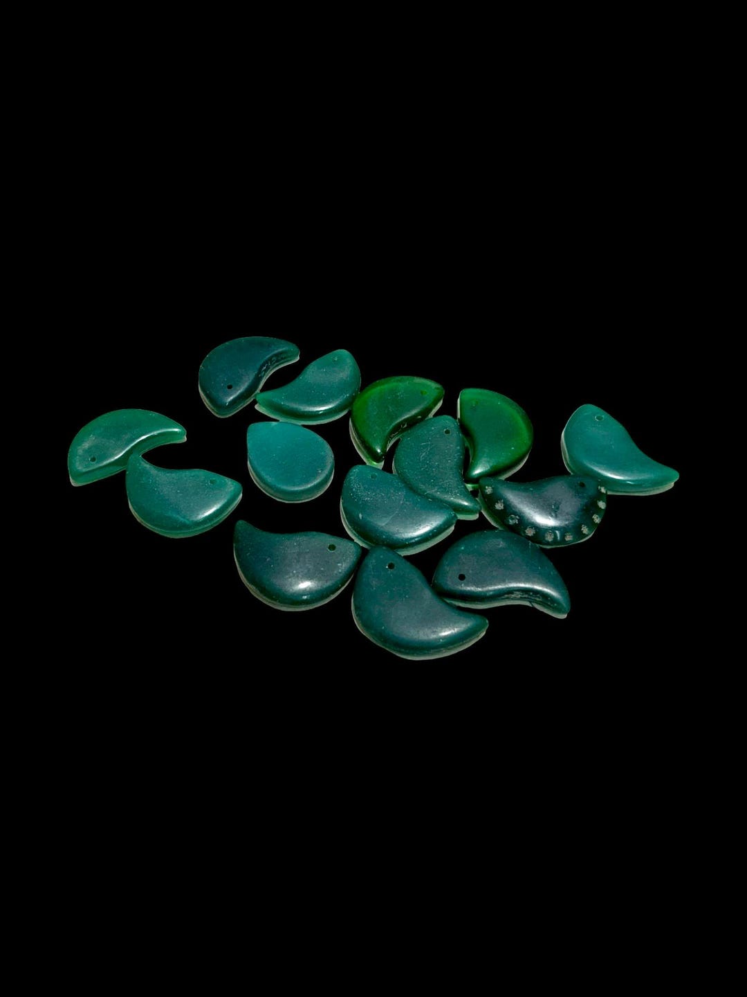 14 GREEN MALI CLAW Beads, Rare Green Claw Shaped Mali Wedding Beads ...