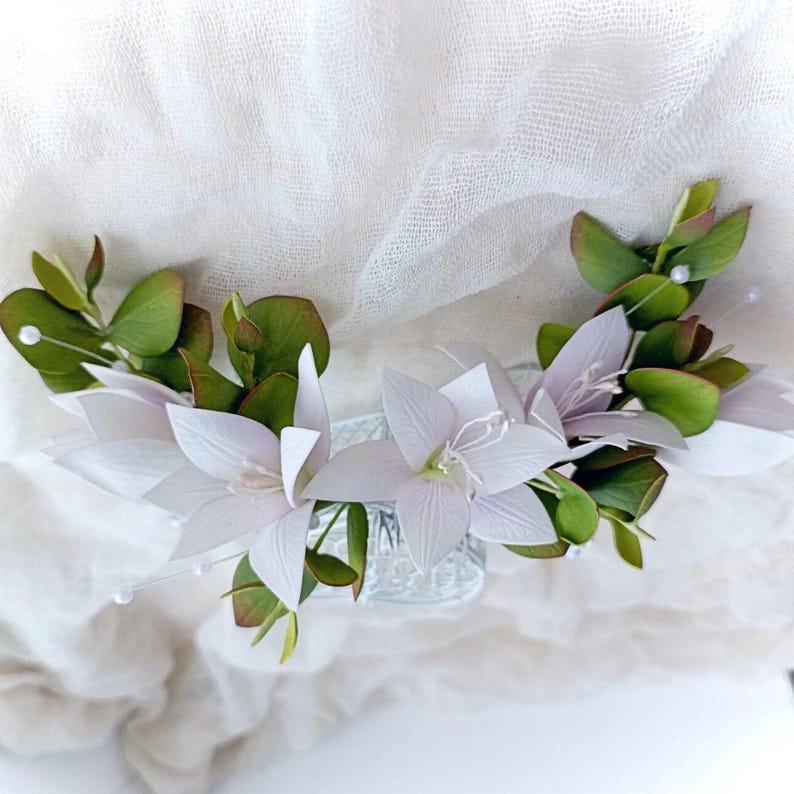 White Lilies Flower Hair Comb: Wedding Floral Headpiece Bridal Hair ...