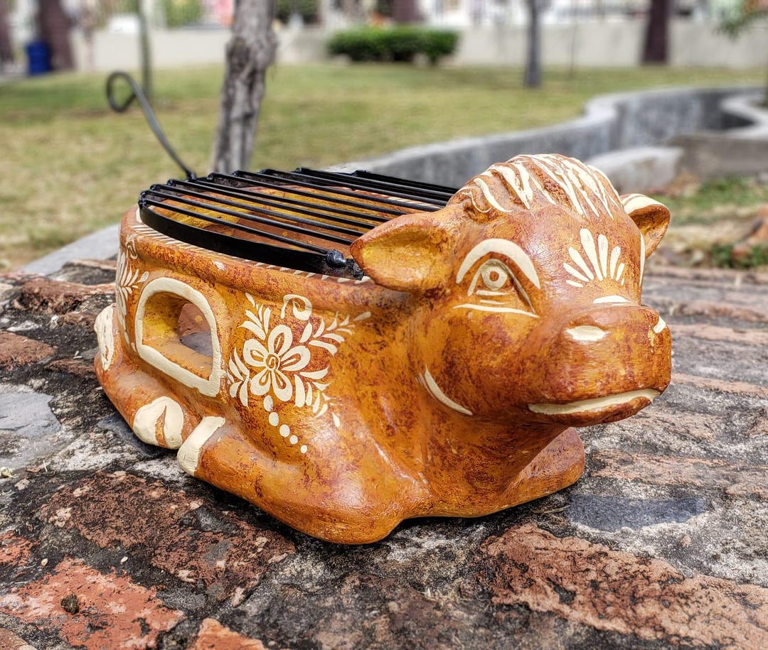 Form Pig Clay Grill, Compact & Sturdy Portable Grill Hand Painted ...