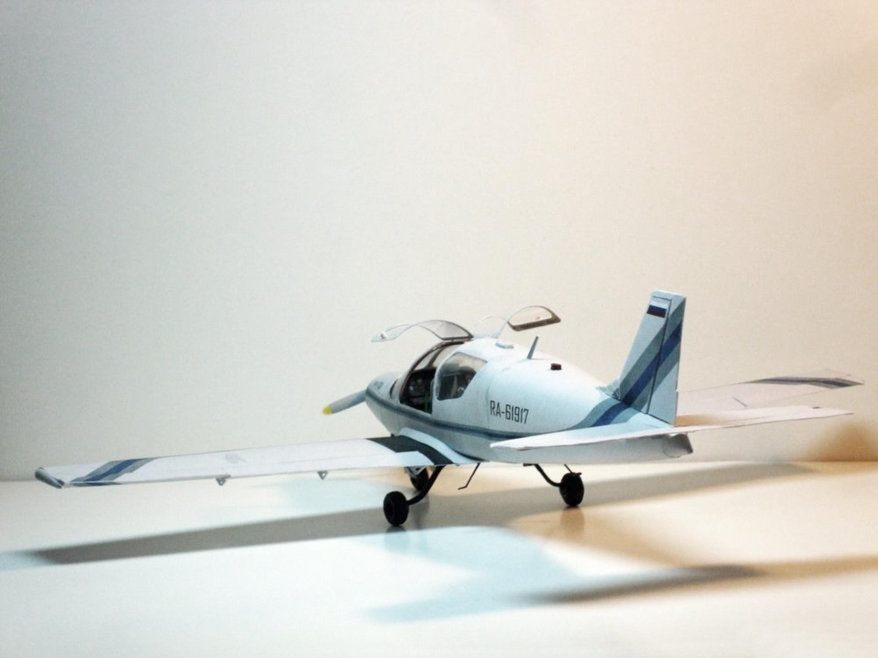 Kit PaperCraft Modèle 3D d'avion Iliouchine Il-103 en papier, plans PDF ...