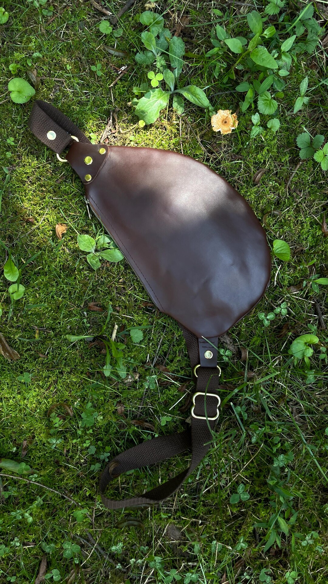 Otter Pouch • Handmade Leather Crosssbody Bag - Etsy