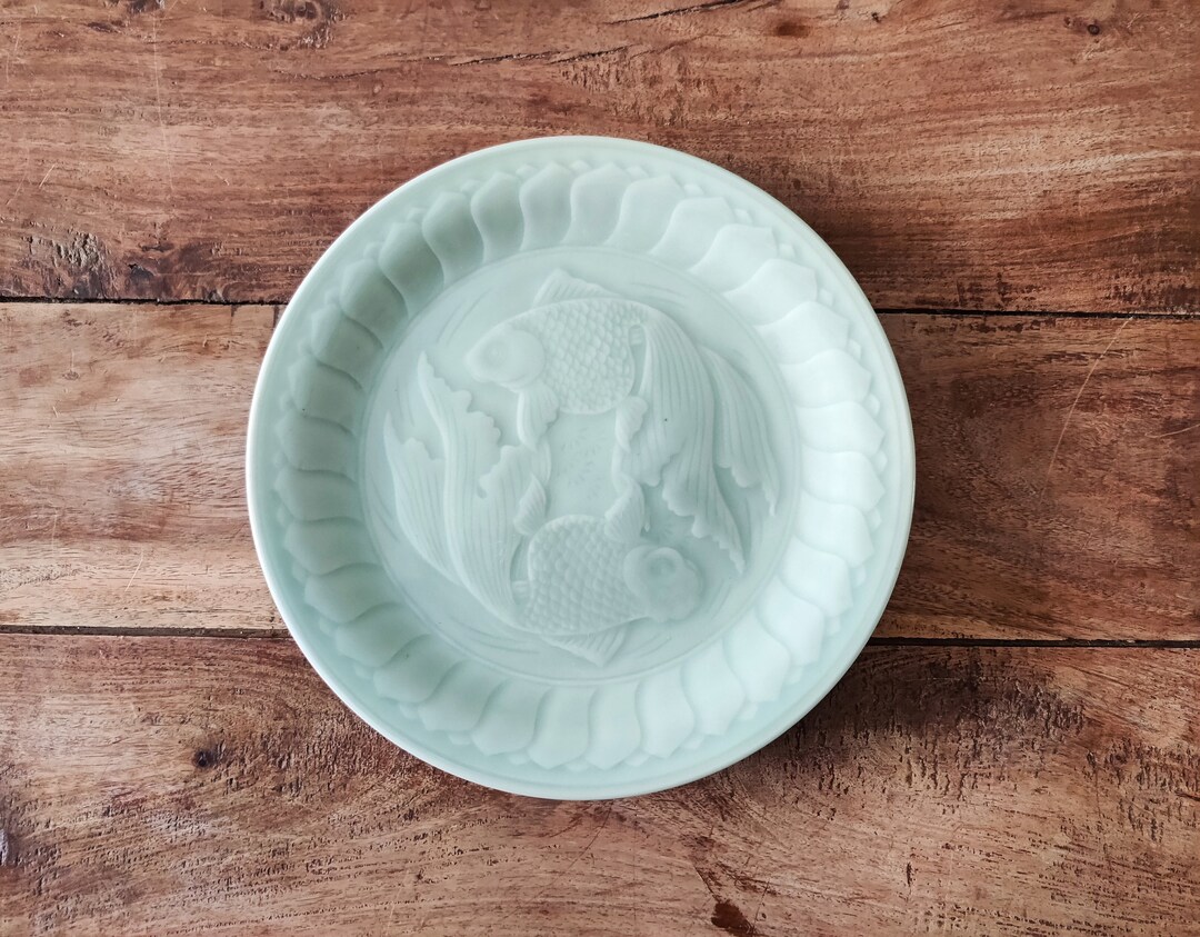 Vintage Chinese Celadon Coy Fish Plate Chinese Pottery Celadon Plates ...