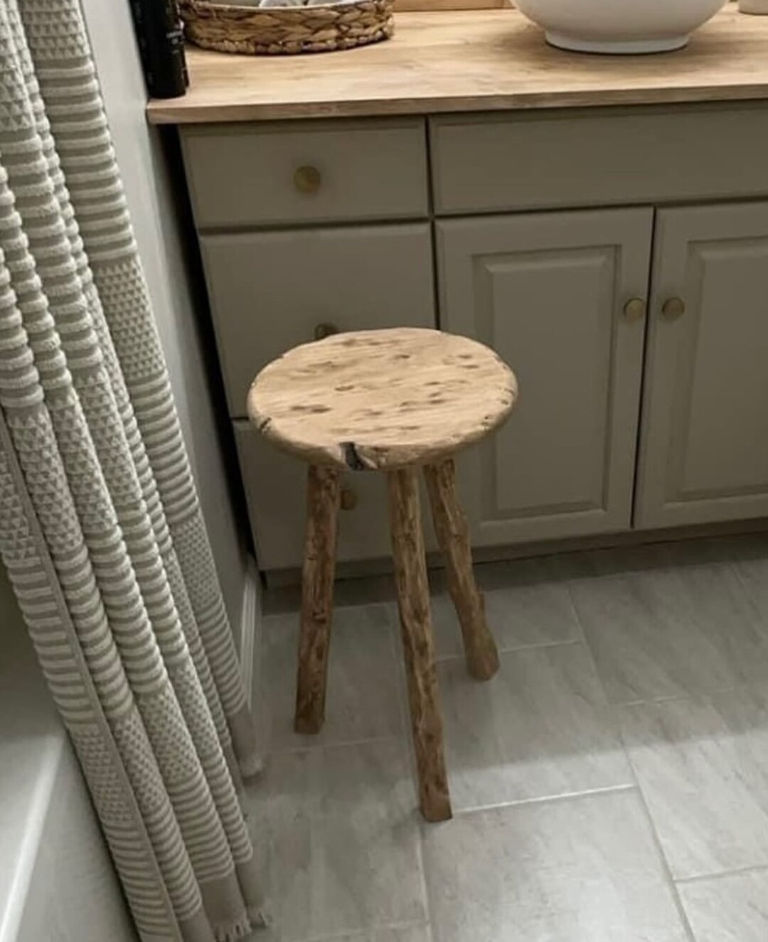 Round Distressed Entryway Table - Etsy