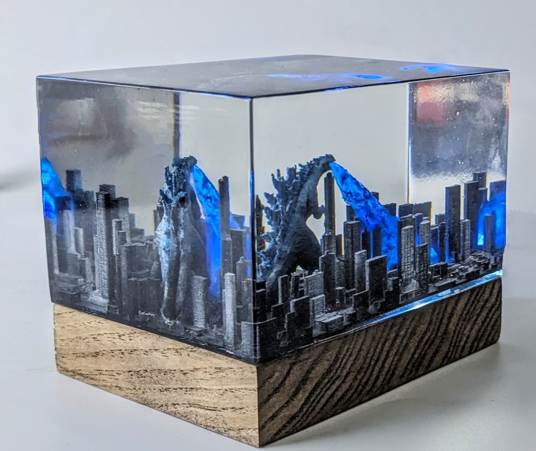 Titan Godzilla Resin Lamp , Monster Night Light, Handmade Gifts ...