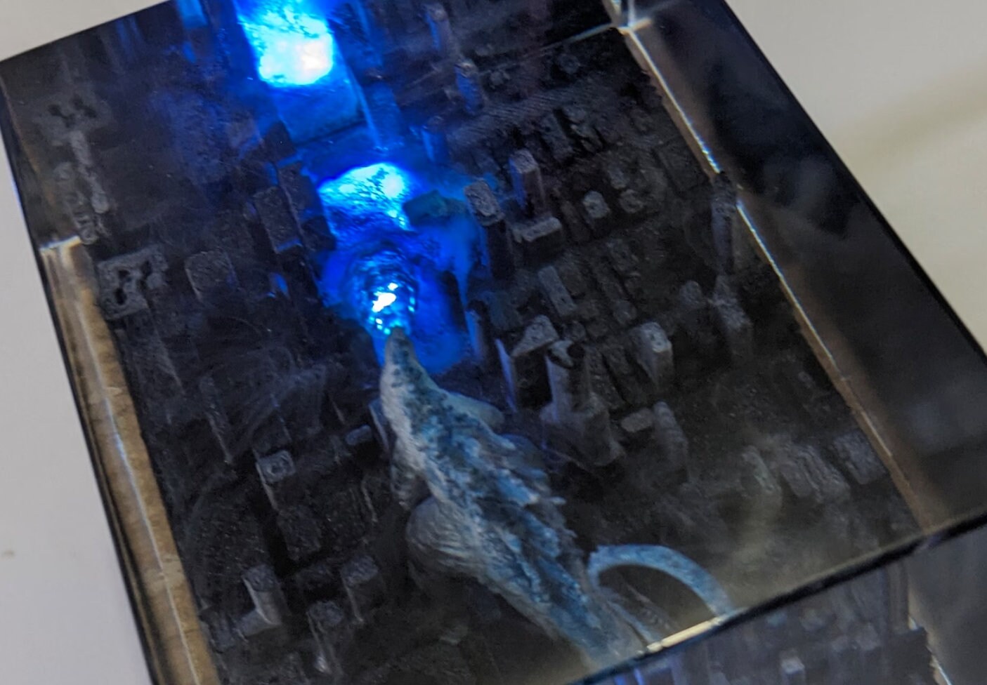 Titan Godzilla Resin Lamp , Monster Night Light, Handmade Gifts ...