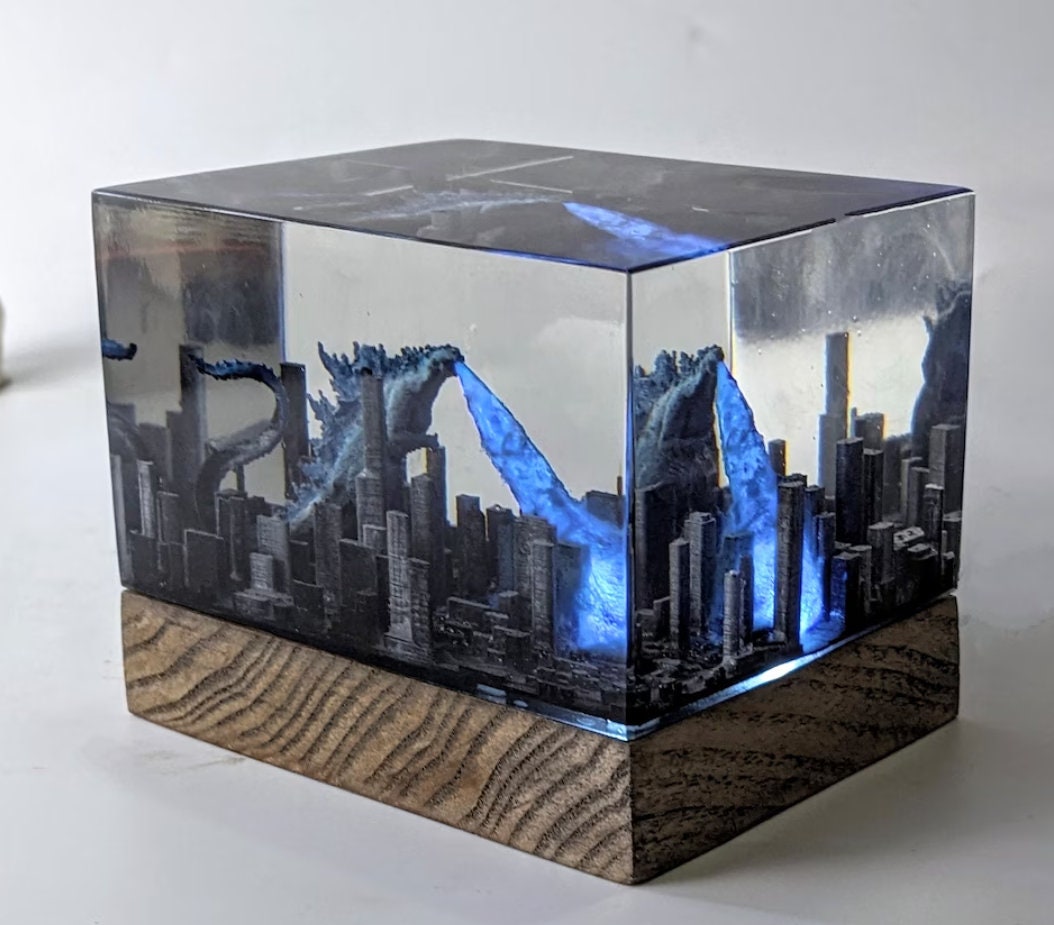 Titan Godzilla Resin Lamp , Monster Night Light, Handmade Gifts ...