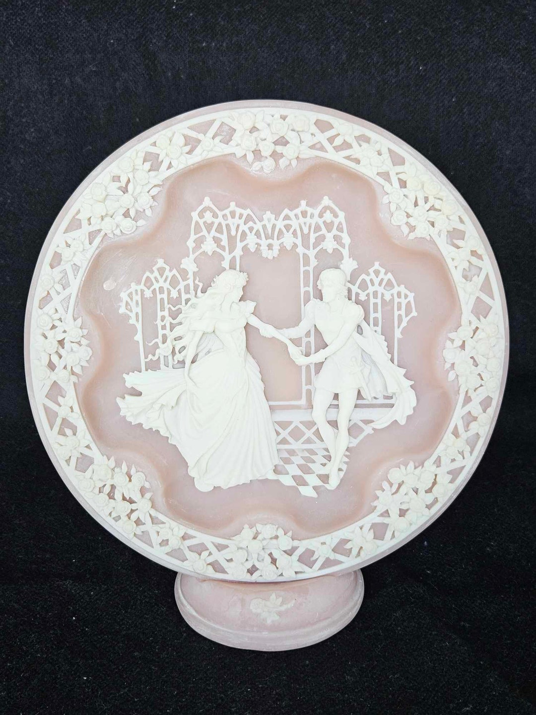 Incolay Stone Wall Plates With Stand Shakespearean Lovers Collector ...