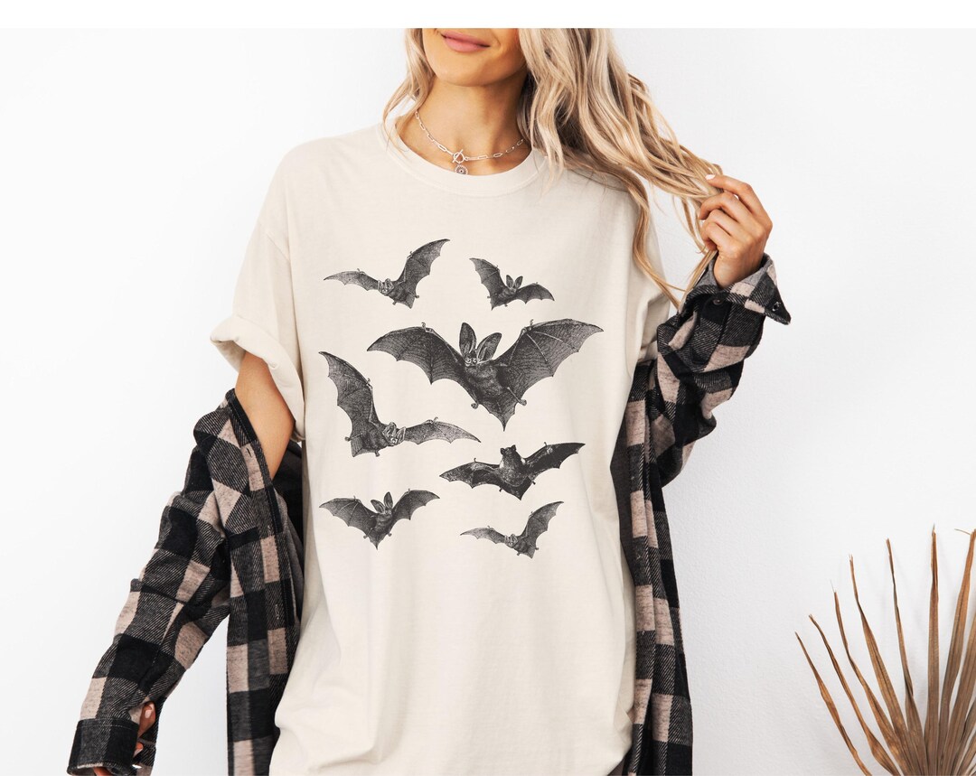 Halloween Bats T-shirt Halloween Vintage 90s Style Bat Top Retro ...