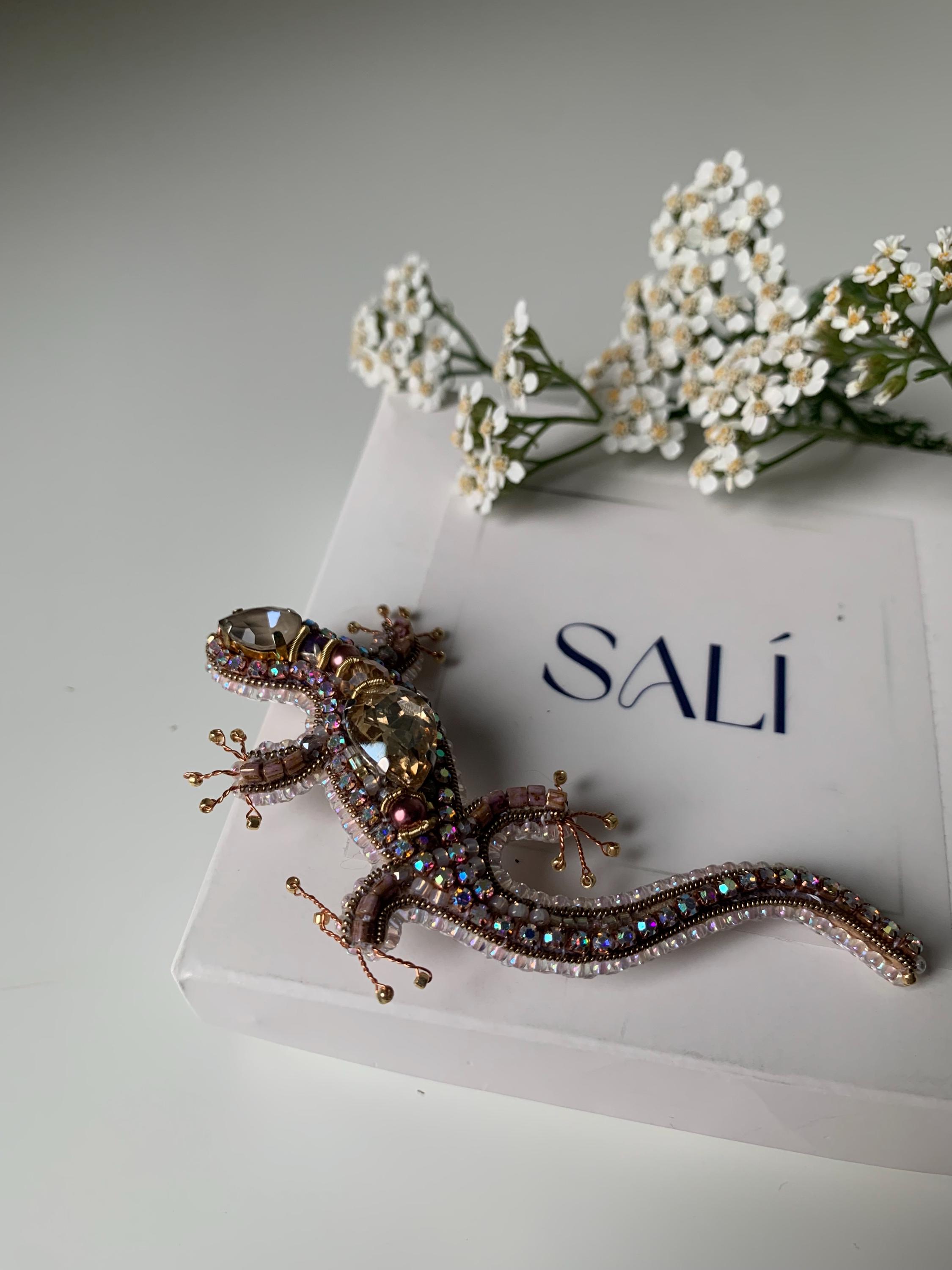 Nature-inspired Emerald Green Embroidered Animal Brooch in the Shape of ...
