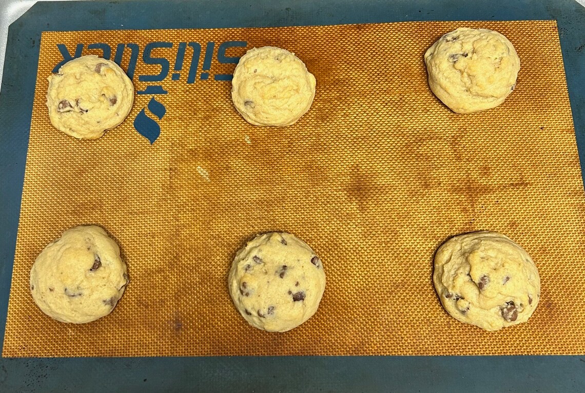 Gourmet Chewy Chocolate Chip Cookie Dough (frozen) - Fancy Slice and ...