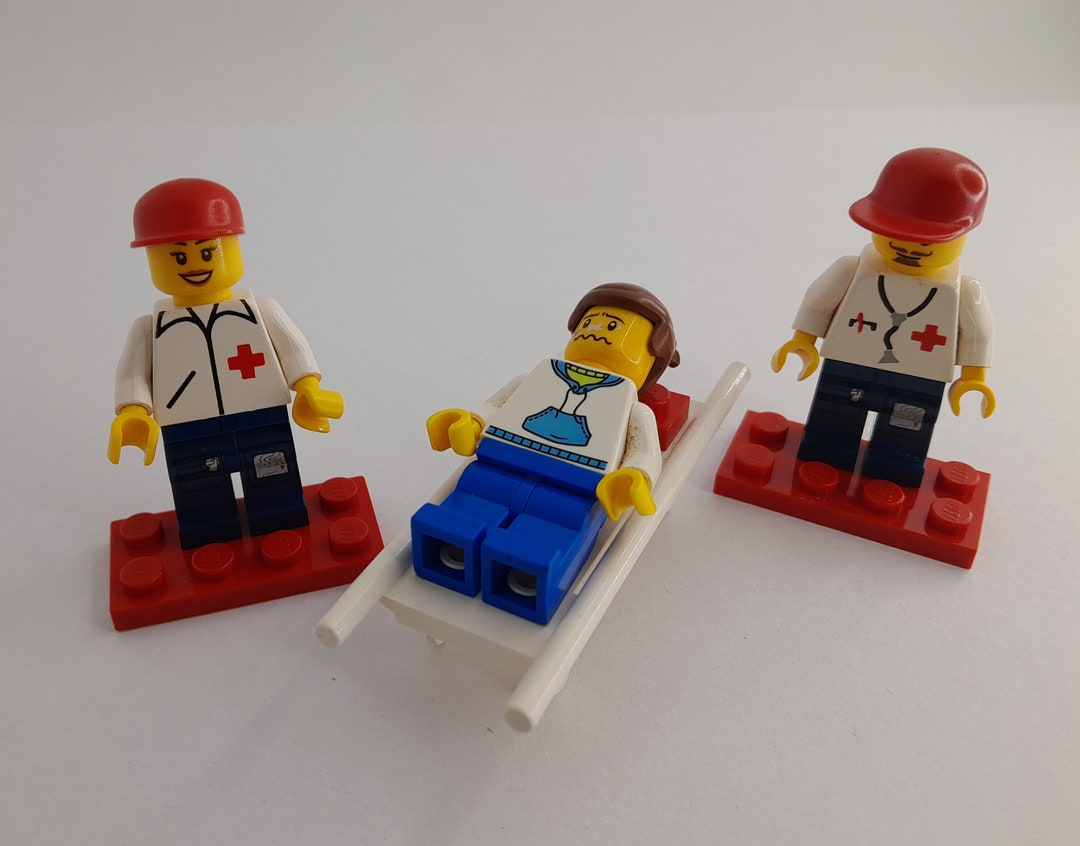 Ambulance Crew / Paramedics & Patient Figure Custom Built From Genuine ...