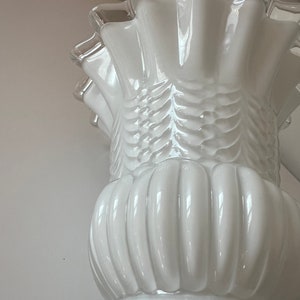 Rare 6” Vintage Silvercrest Milk Glass Vase - Etsy