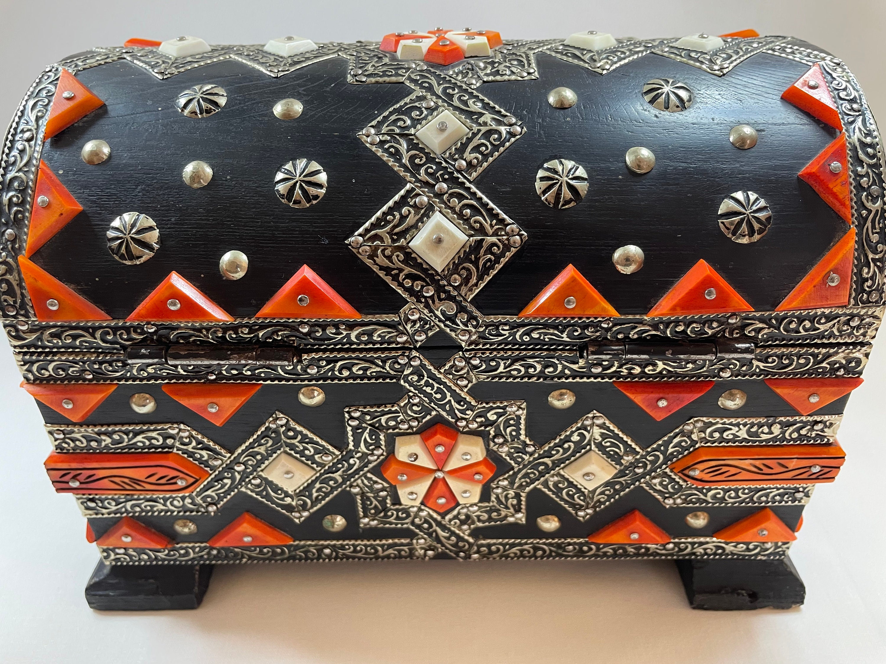 Handmade Moroccan Jewelry Box: Elegant Fusion of Color With Henna ...
