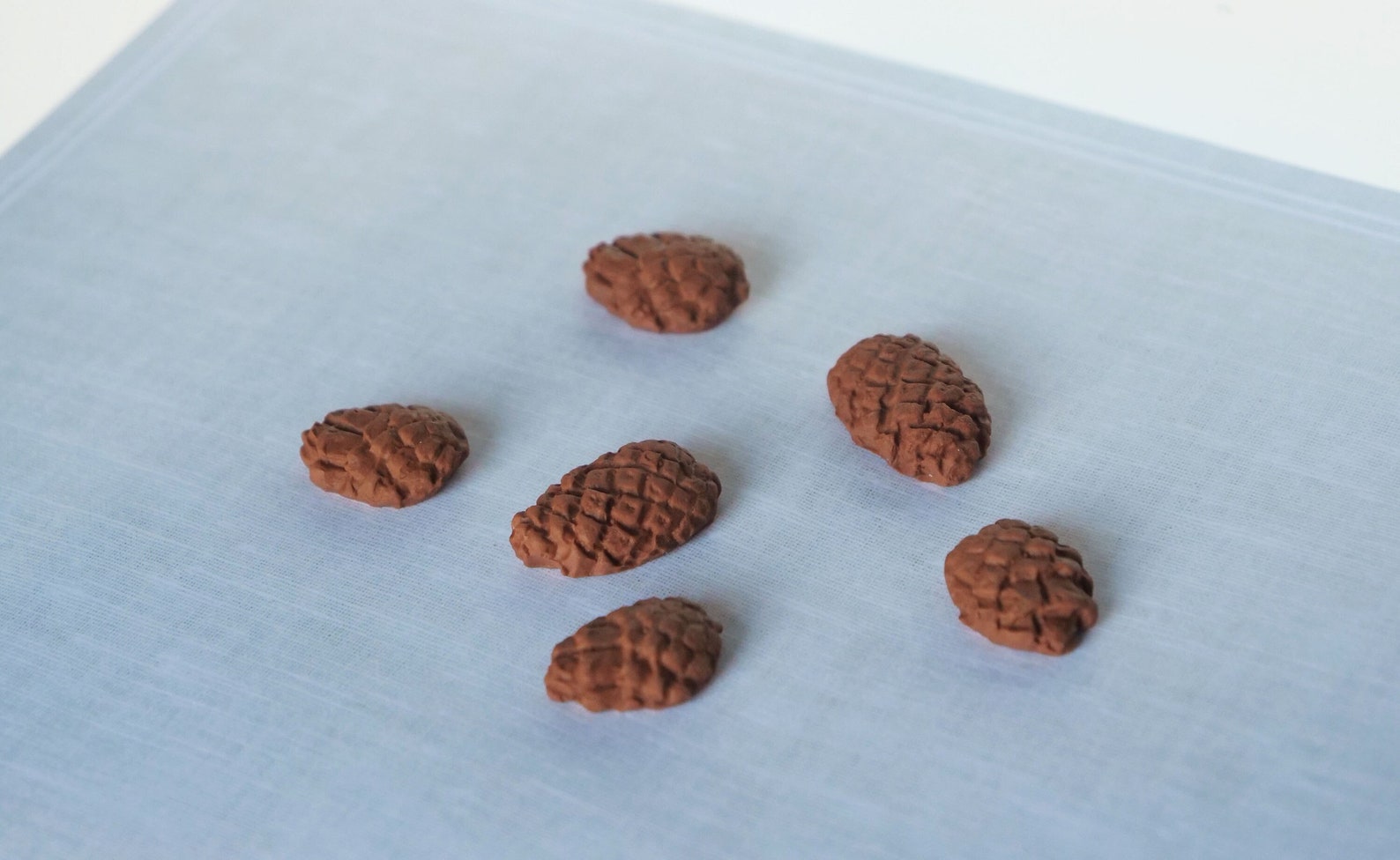 Pine Cones Cake Topper Made of Fondant, 6 Pine Cones Cake Decoration ...