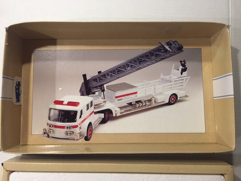 1994 Corgi Classics LE American Lafrance Denver FD Aerial Ladder Truck ...