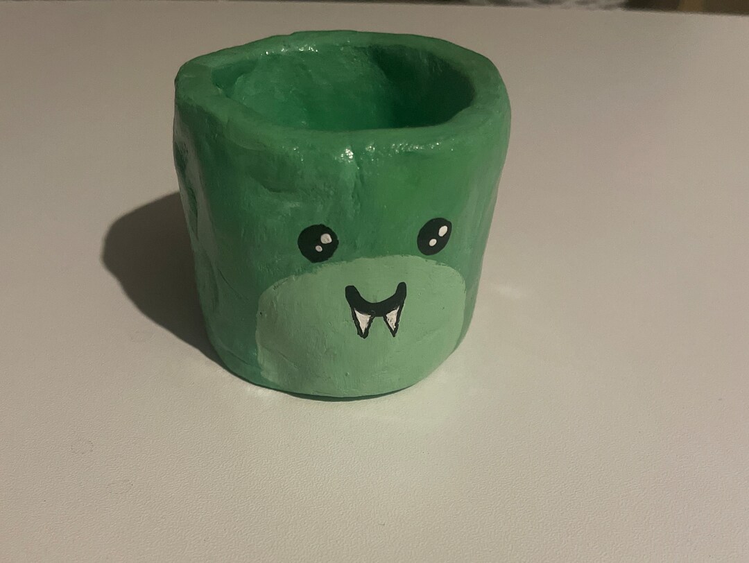 Vampire-dino Pinch Pot - Etsy