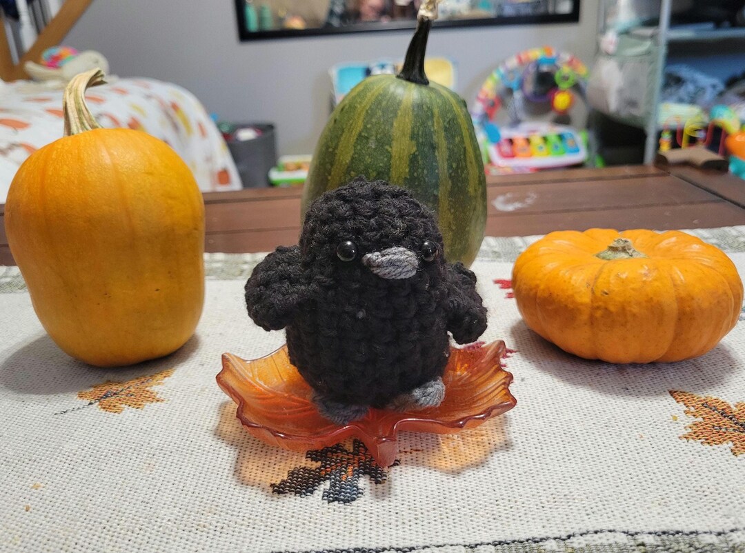 Small Crochet Crow, Stuffed Animal, Halloween Decoration - Etsy