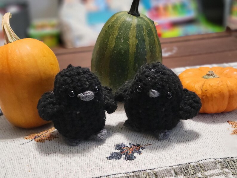 Small Crochet Crow, Stuffed Animal, Halloween Decoration - Etsy