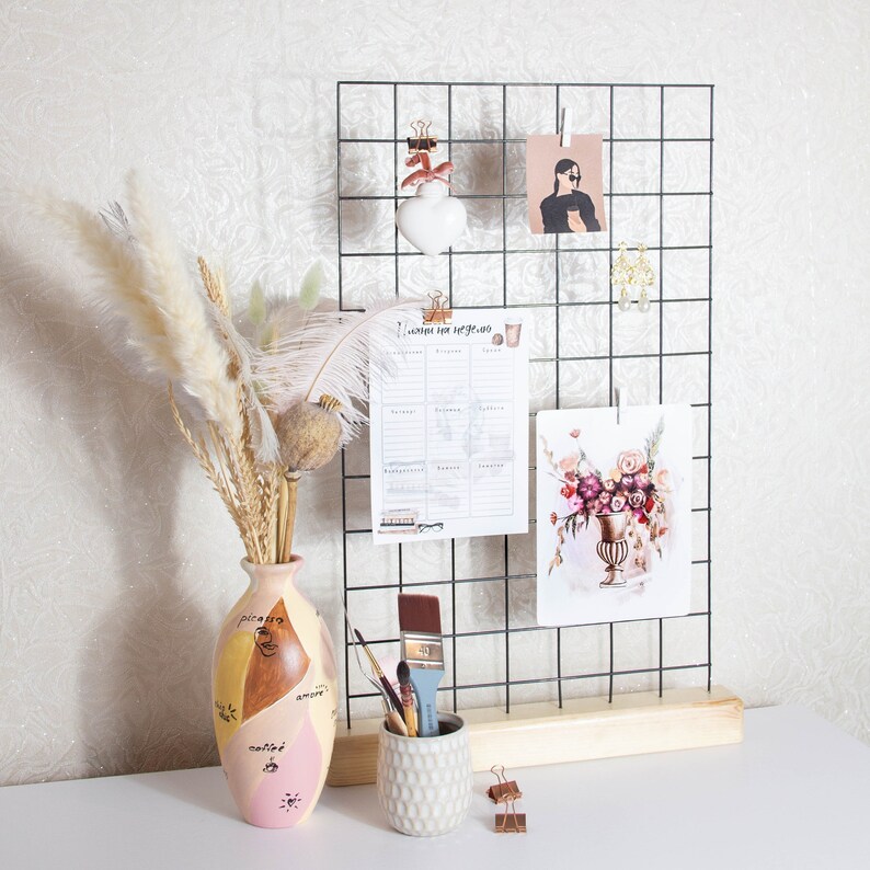 Minimalist Wire Tabletop Grid free Clips, White Moodboard & Black Board ...