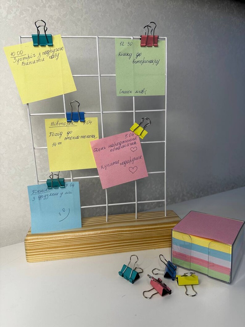 Minimalist Wire Tabletop Grid free Clips, White Moodboard & Black Board ...