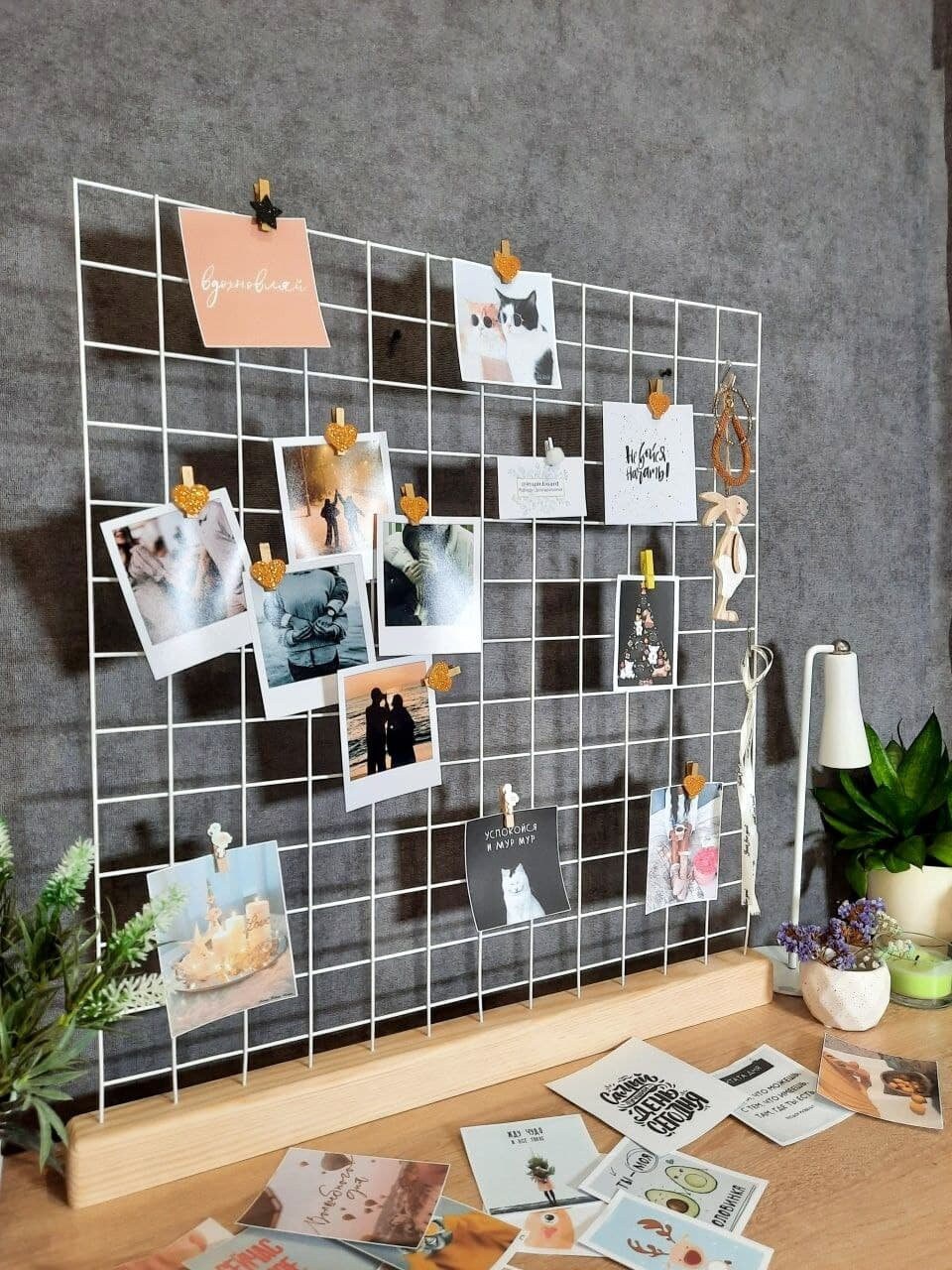 Wire Tabletop Grid in White & Black, Metal Photo Mesh Notice Board With ...