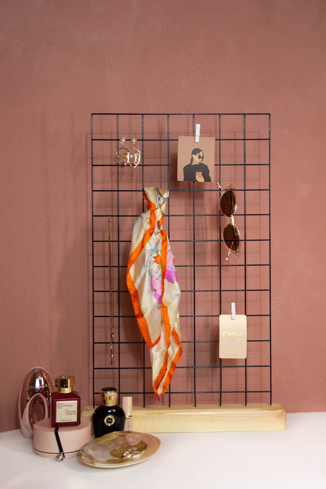 Wire Tabletop Grid in White & Black, Metal Photo Mesh Notice Board With ...