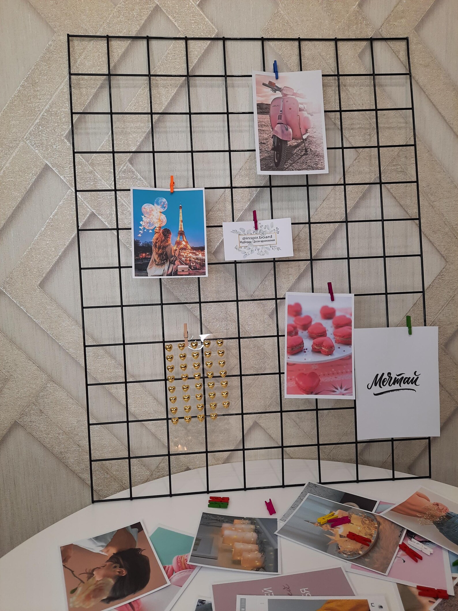 Metal Wall Grid Photo Display for Christmas Cards, Modern Minimalist ...