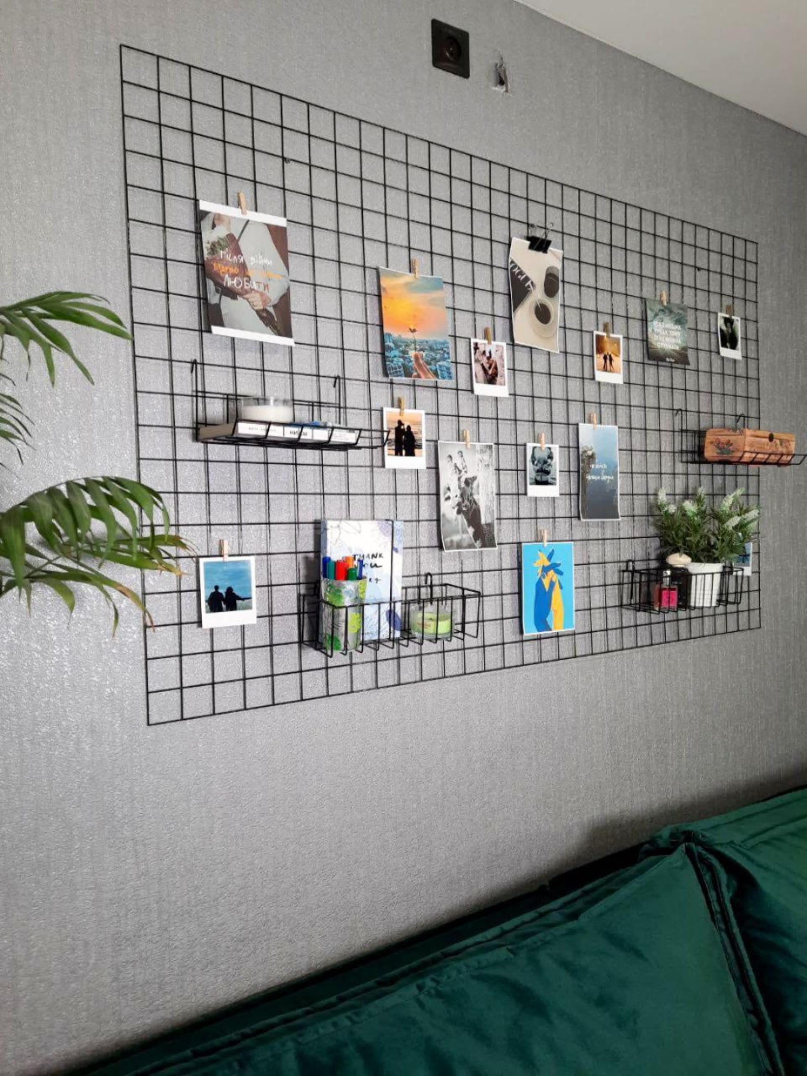 Metal Photo Display Board for Cards and Notes, Holiday Wall Organizer ...