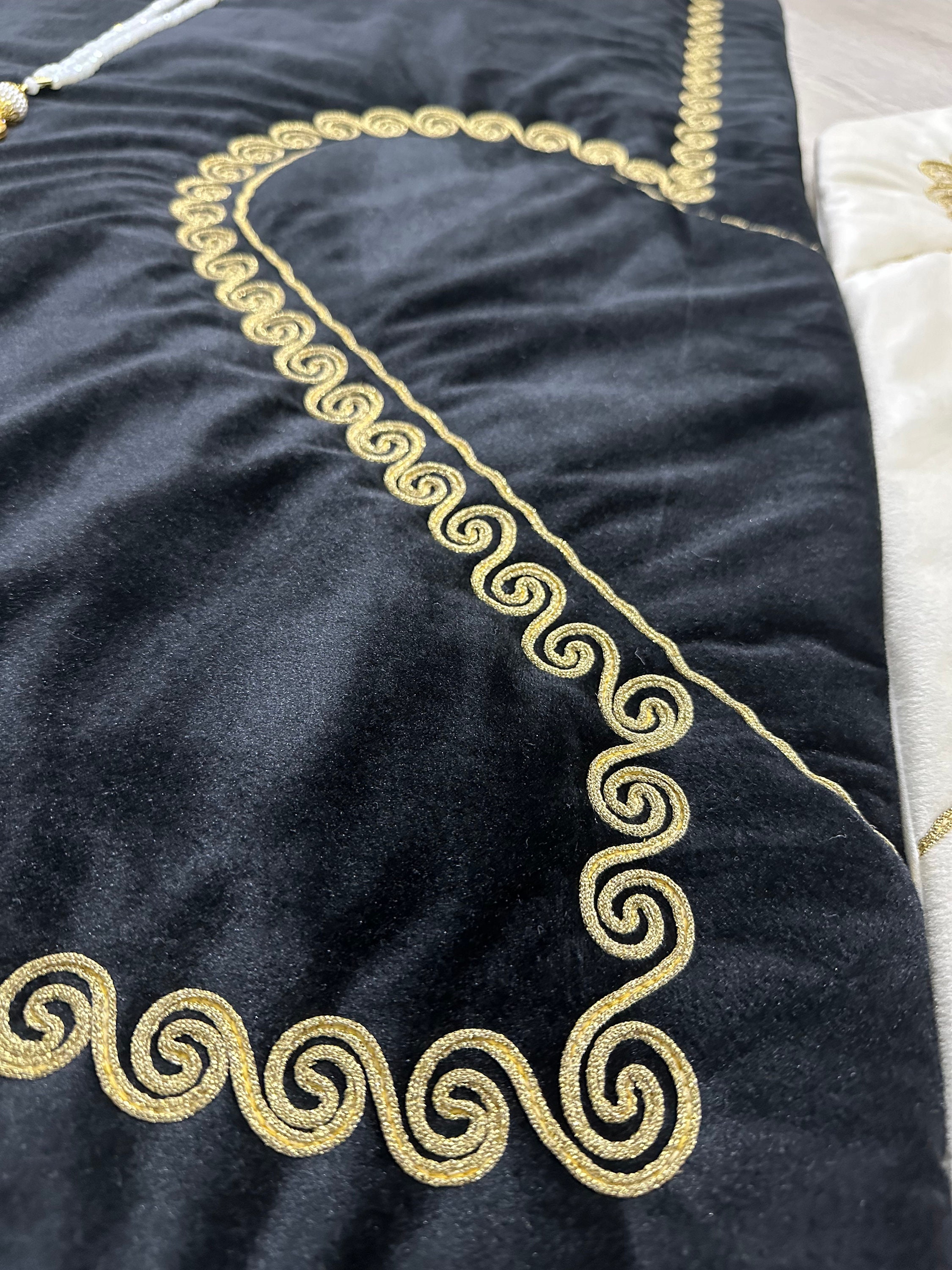 Handcraft Two Heart-shaped Prayer Rugs Set, Velvet Heart Shaped Prayer ...