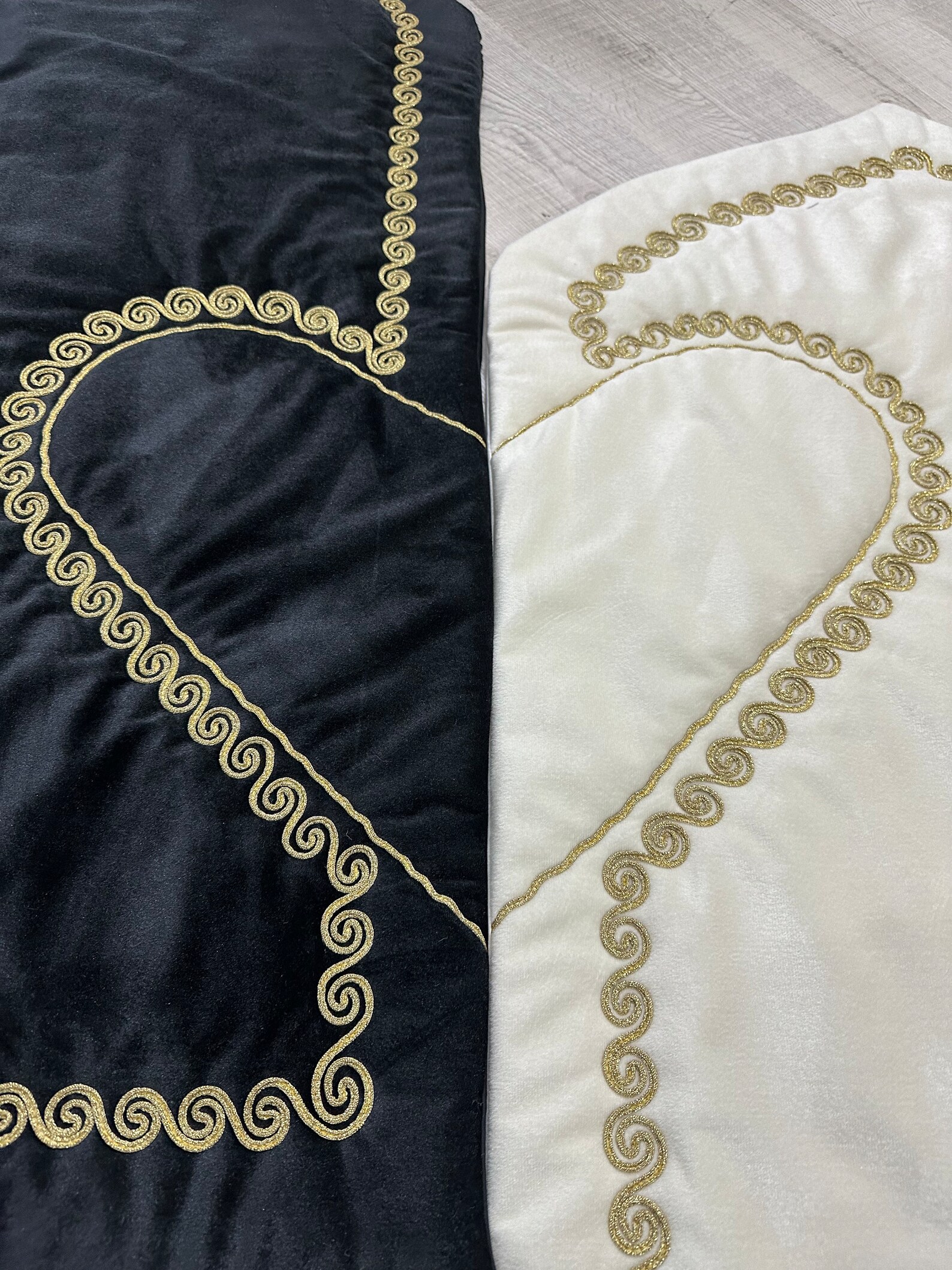 Handcraft Two Heart-shaped Prayer Rugs Set, Velvet Heart Shaped Prayer ...