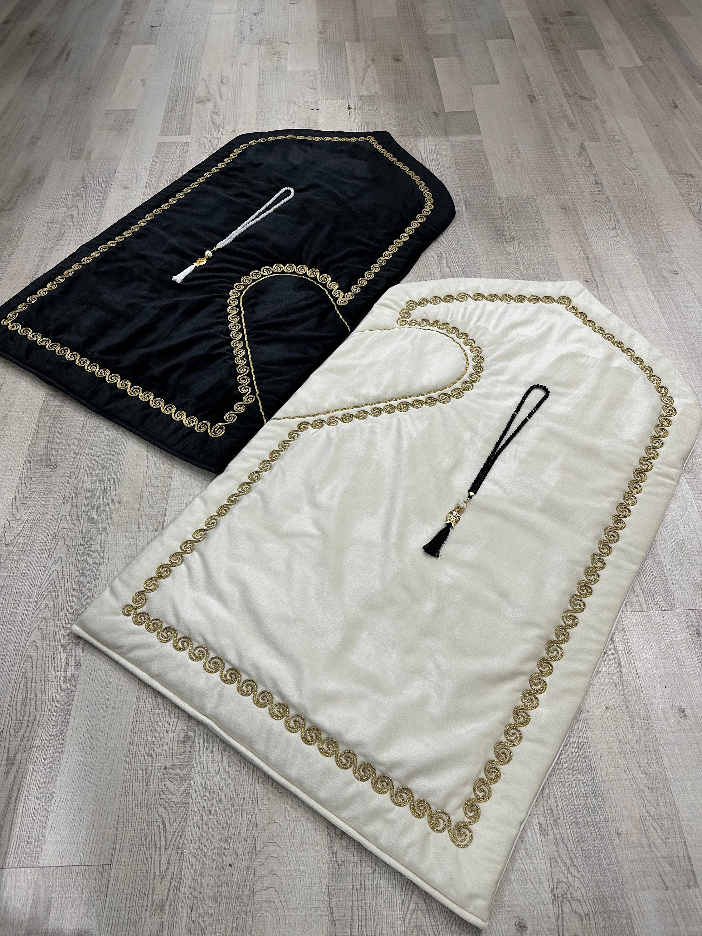 Handcraft Two Heart-shaped Prayer Rugs Set, Velvet Heart Shaped Prayer ...
