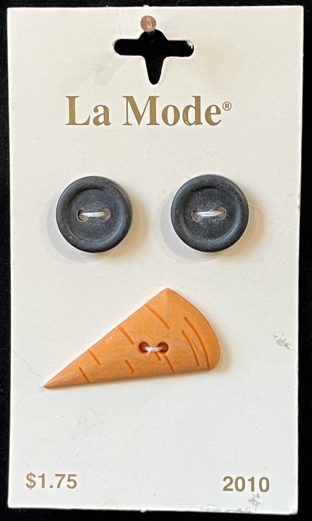 1 1/4 Snowman Eyes and Carrot Nose Novelty Buttons, La Mode, Plastic, 3 ...