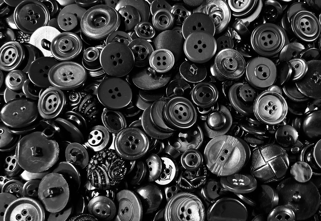 Black Button Mix, 25 Random Black Buttons, 3/8" - 1", Random Selection ...
