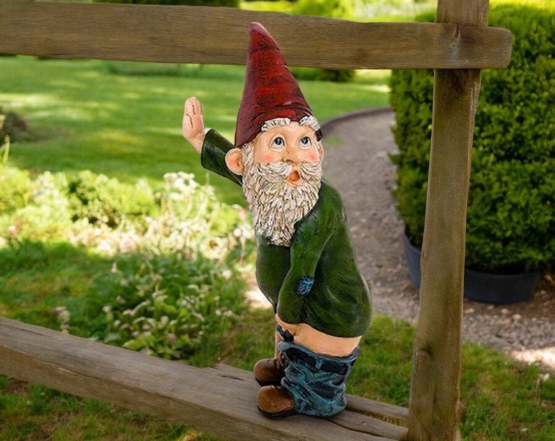 Funny Peeing Outdoor Gnome Handcrafted Garden Gnomes Unique Urinating ...