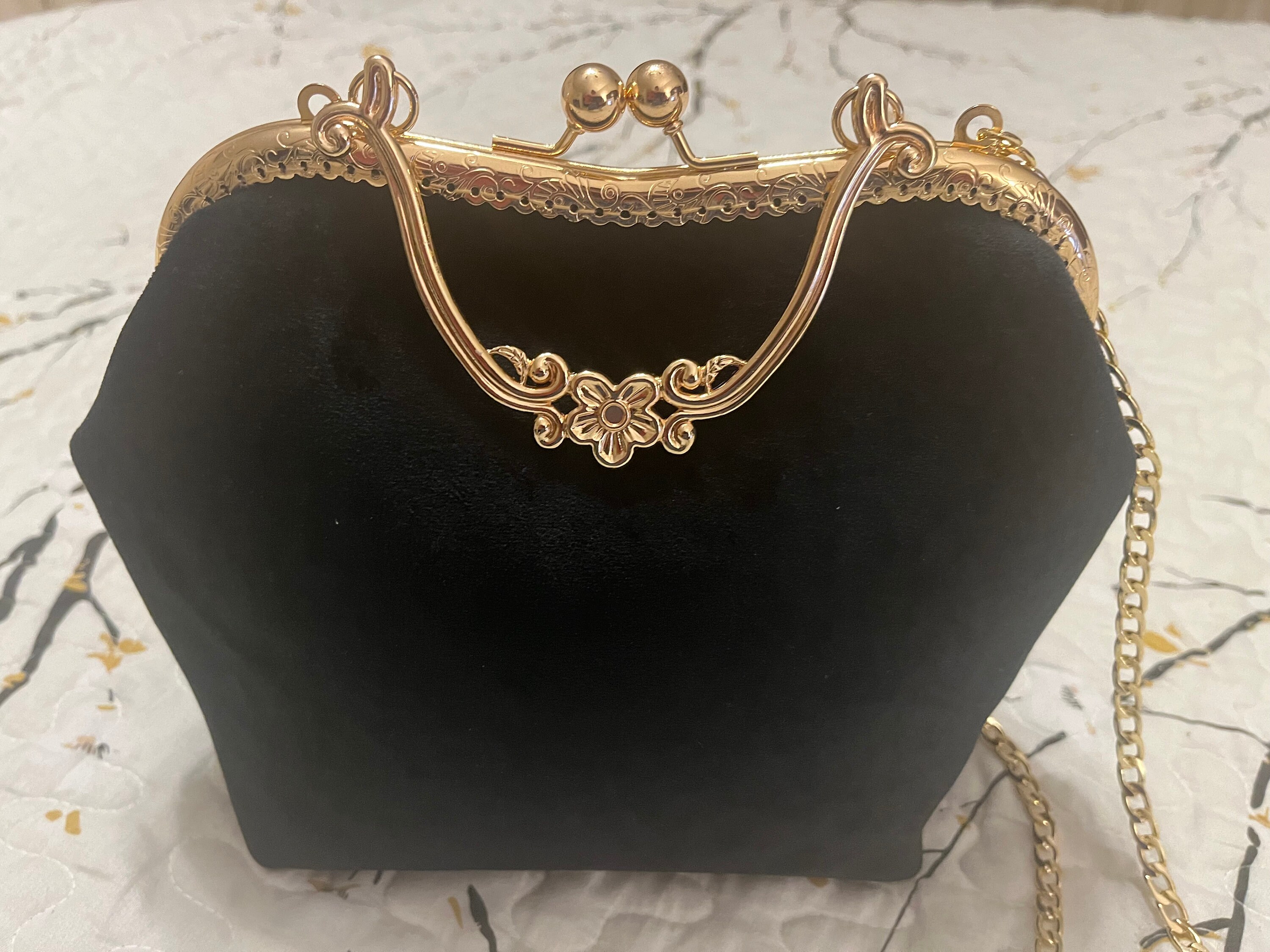 Amy´s special handbag is made just for you! | mgmforex.com