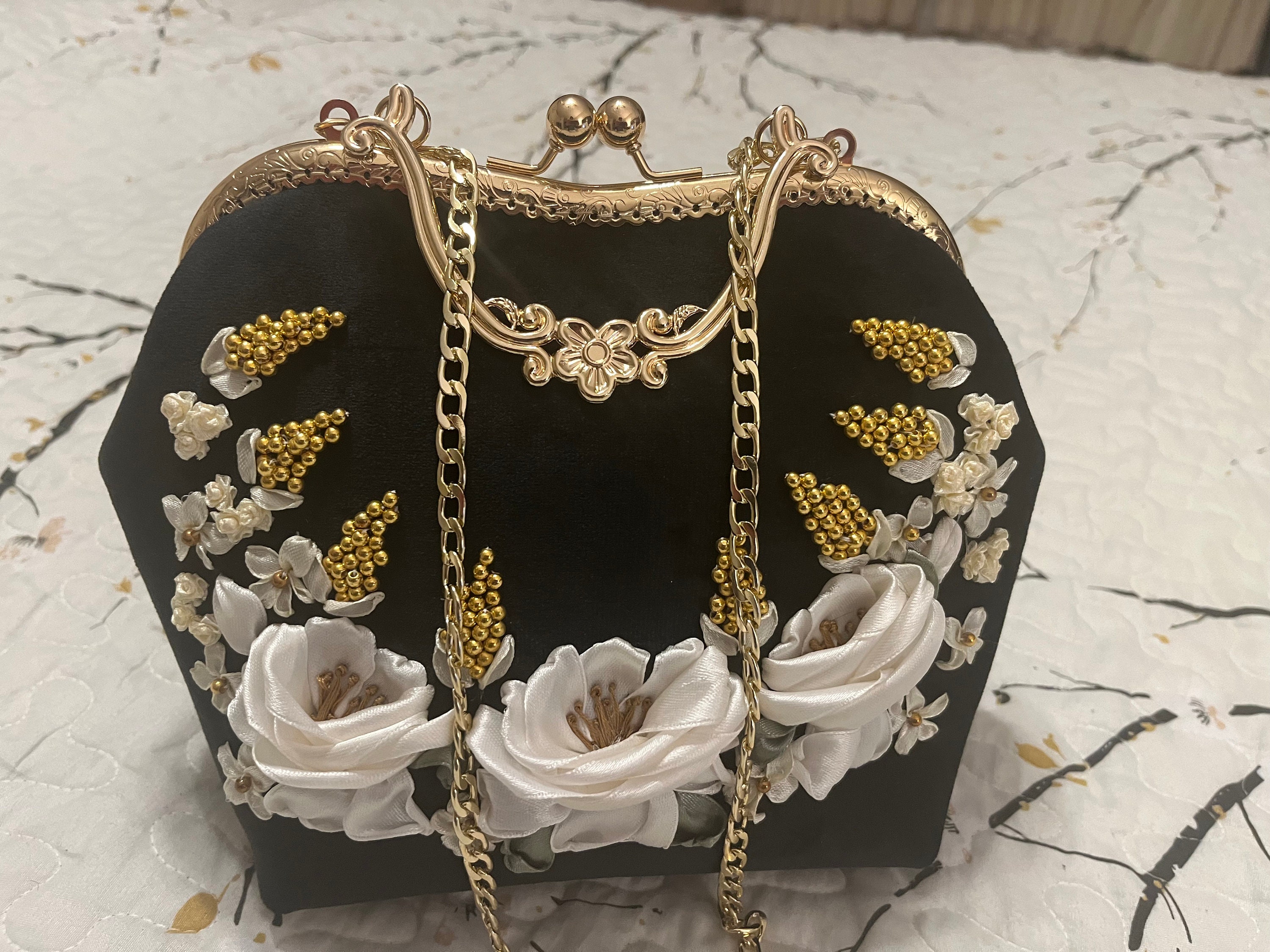 Amy´s special handbag is made just for you! | mgmforex.com