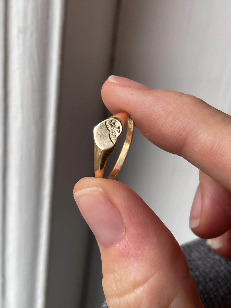 Vintage Heart Shaped Signet/pinky Ring on 9ct Gold - Etsy