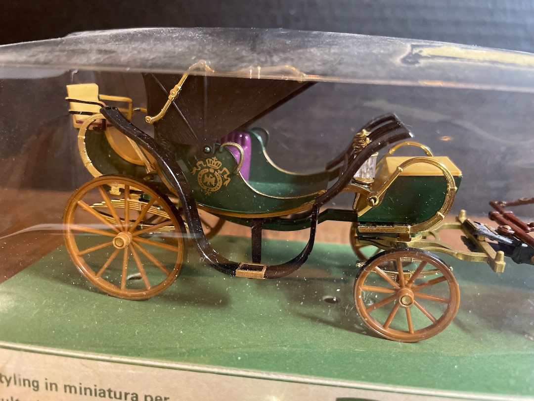 Brumm Historical Horse Drawn Carriage No5 DUC a Huit Resort of Napoleon ...