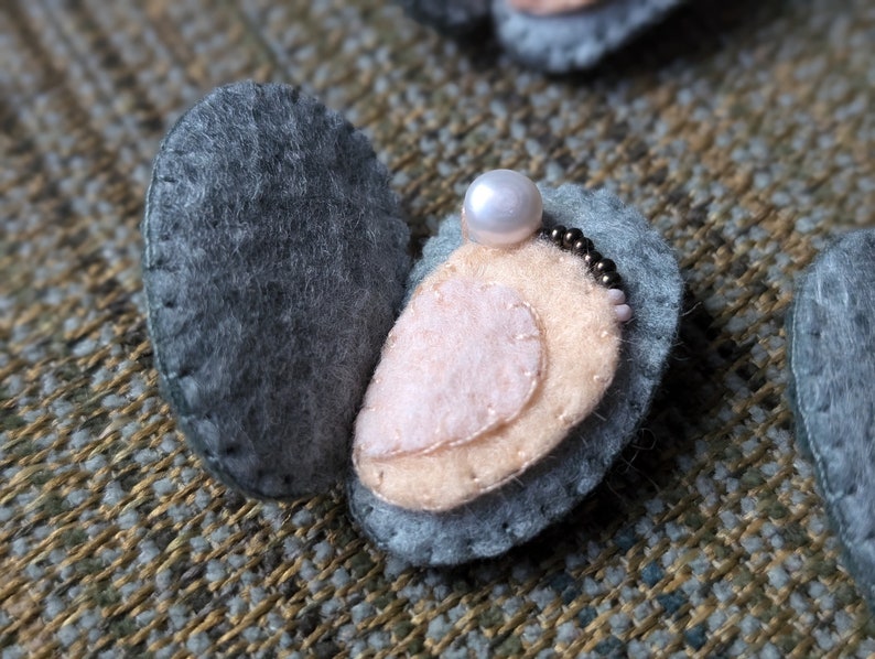 One Felt Mussel for Dolls, Food Prop, or Desk Buddy - Etsy