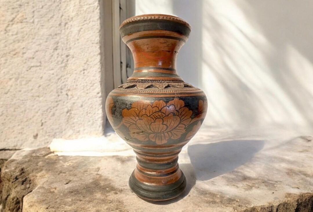 Mexican Folk Art Vase Redware Etched Vase Floral Vintage Urn Black Red ...