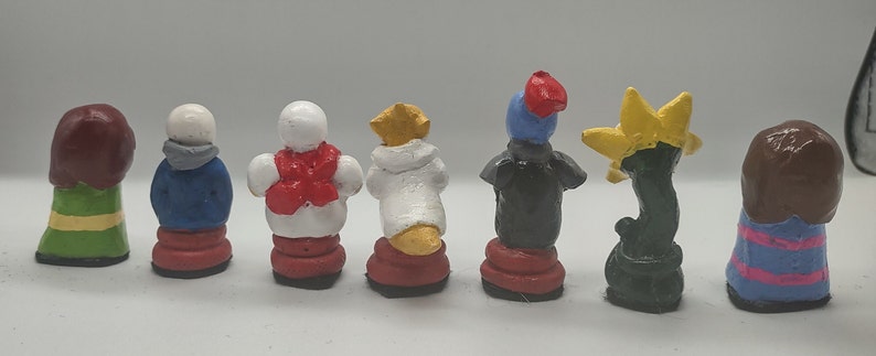 Undertale Chess Pieces/ Small Sculptures Undyne, Sans, Alphys, Papyrus ...