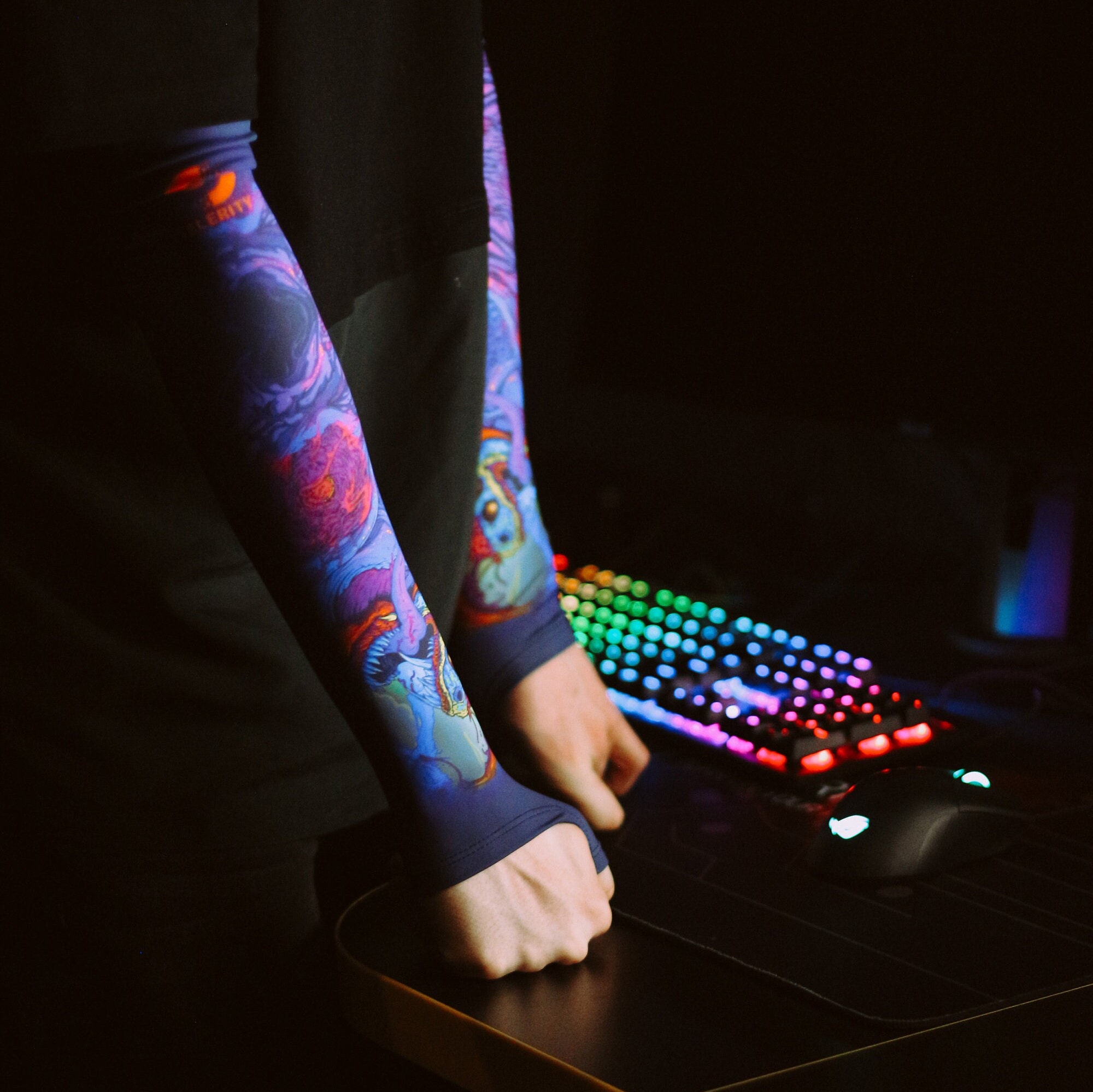 Gaming Arm Sleeve mit Handschuh für PC für Esports-Gamer. DragonLore ...