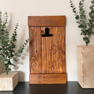 Rustic Wood Clip Frame From Reclaimed Pallet Photo, Recipe, or Note ...