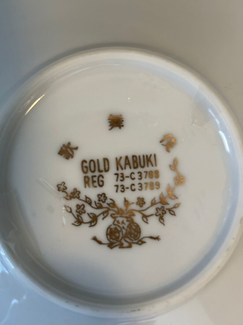 Splendid Vintage Gold Kabuki Duo: A Pair of Japanese-inspired Cups and ...
