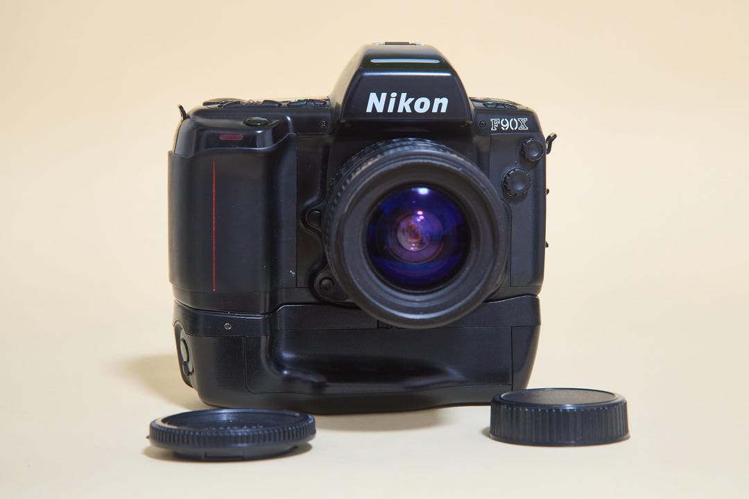 Nikon F90X + MB-10 Battery Grip + Tamron Macro 35-90mm F4-5.6 + Flash ...